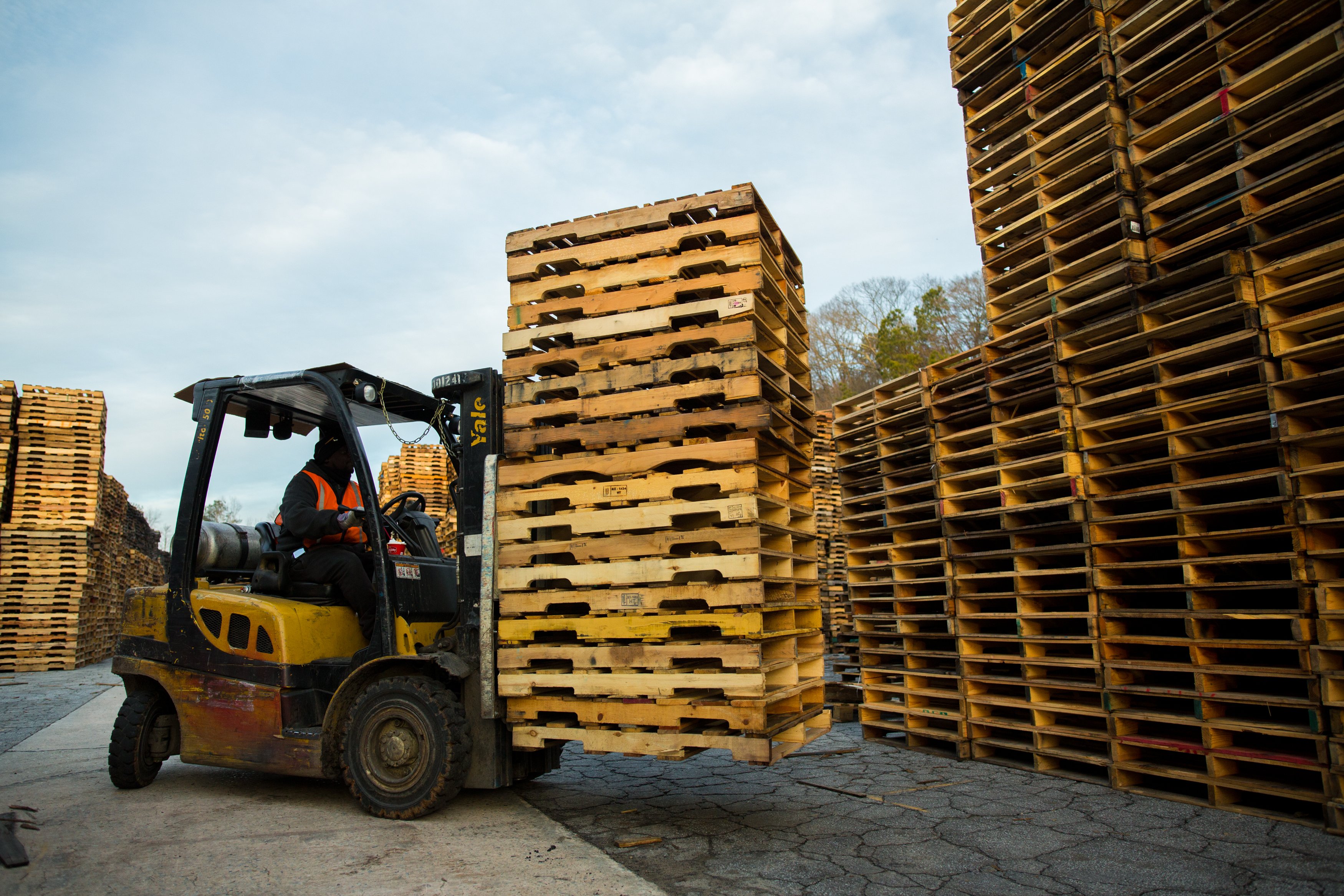 Pallets For Sale Near Me Lockport, IL | Fast | 48forty