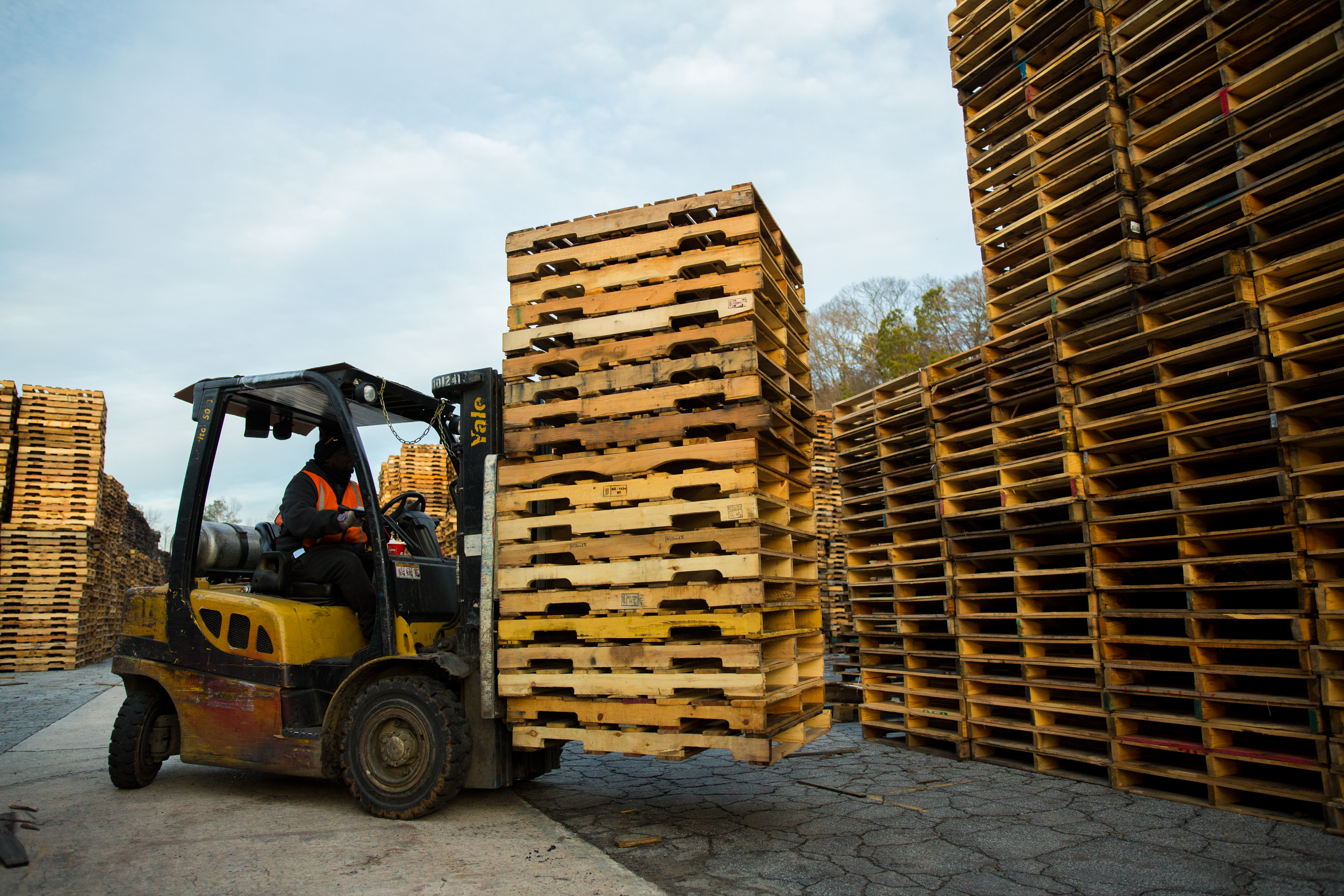 Pallets For Sale Near Me Lockport, IL | Fast | 48forty